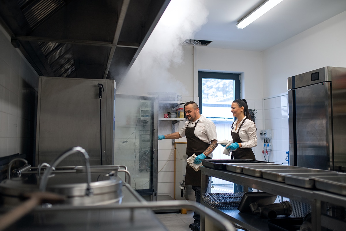 Best Practices for Commercial Kitchen Cleaning: Dos and Don’ts